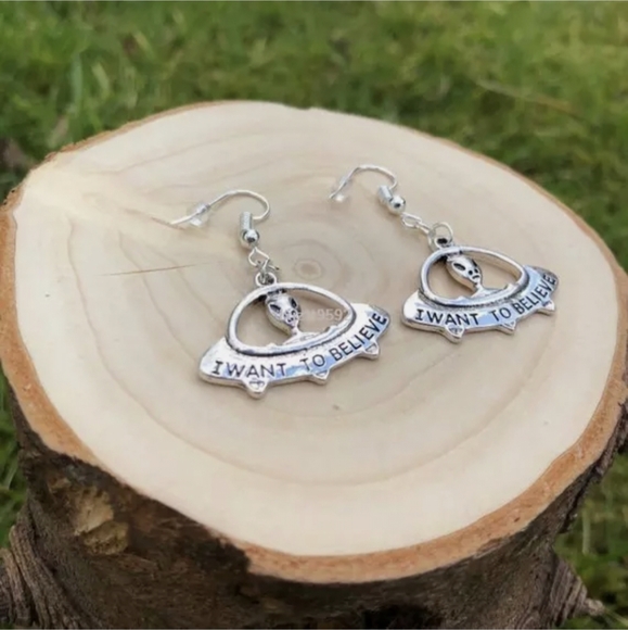Jewelry | New Alien Spaceship Ufo Uap I Want To Believe Silver Dangle ...